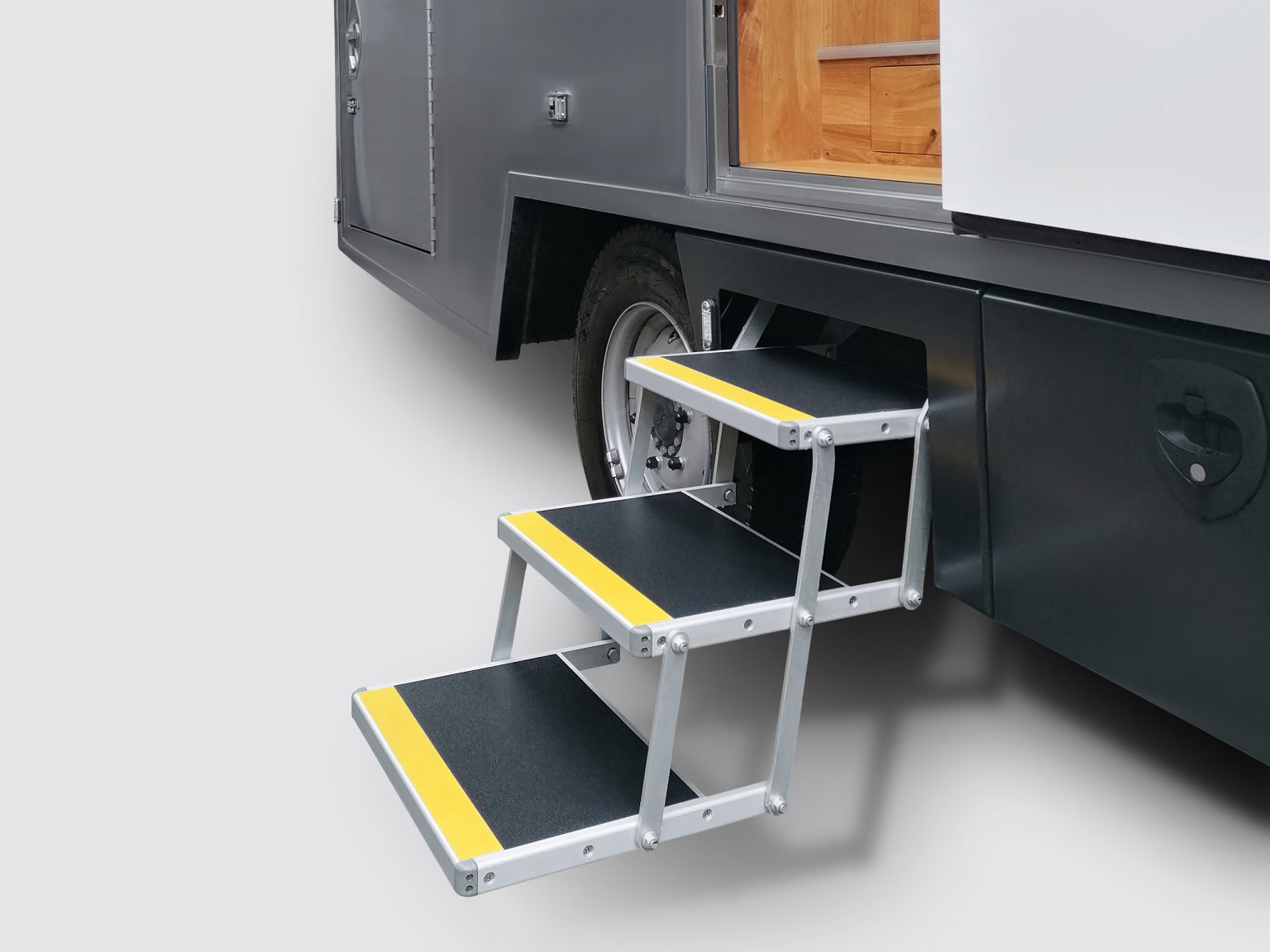 Elektrische Mehrfach-Trittstufe Serie E3, Dreifachtrittstufe - M-S-L Fahrzeugeinrichtungen e.K.